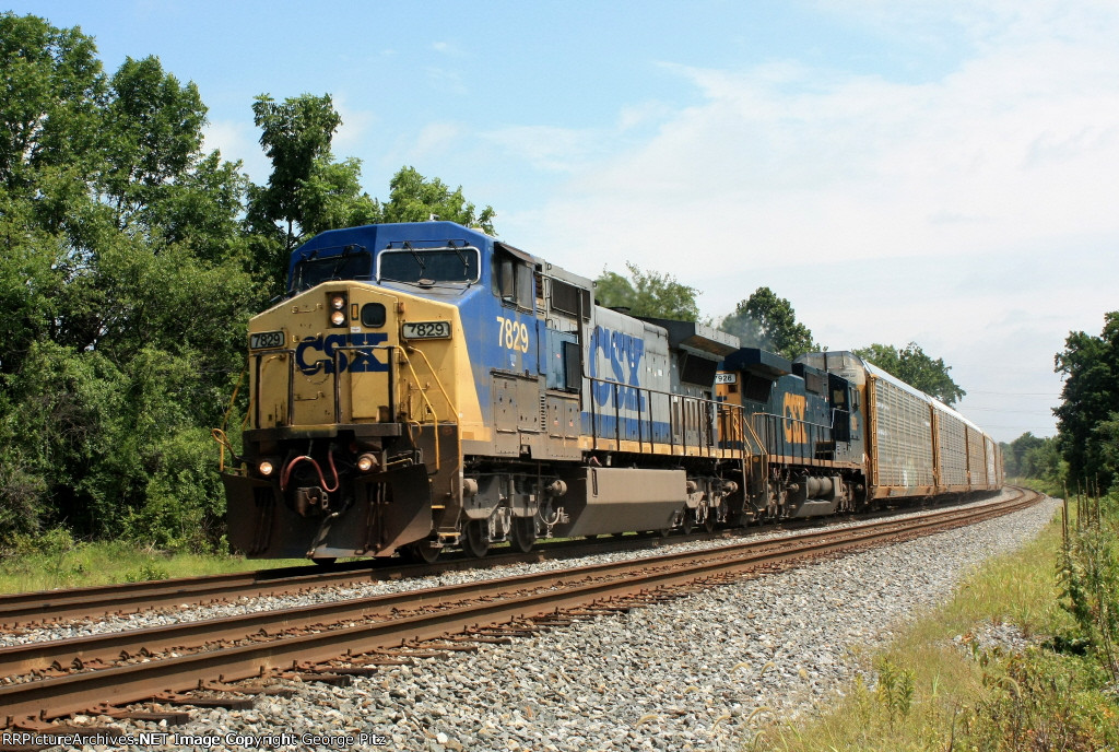 CSX 7829 and train Q217